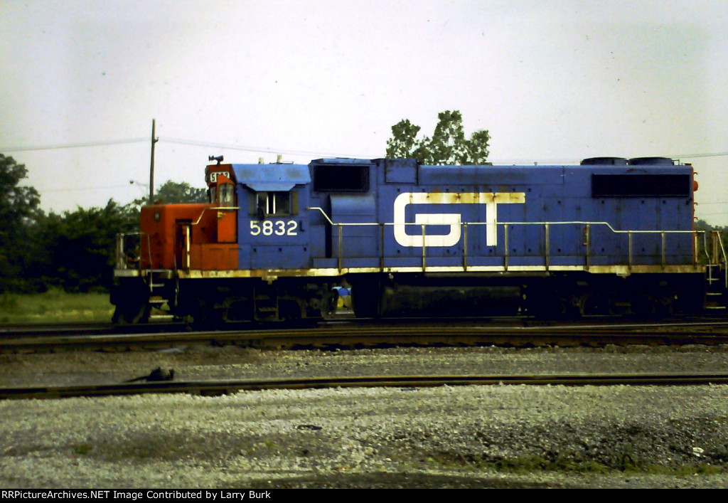 GP38-2